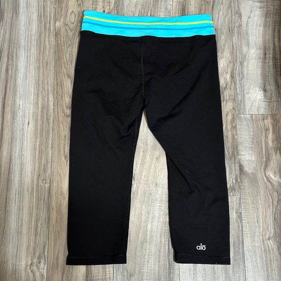 ALO Yoga | Pants & Jumpsuits | Alo Womens Alosoft Iconic 9s Capri Black ...